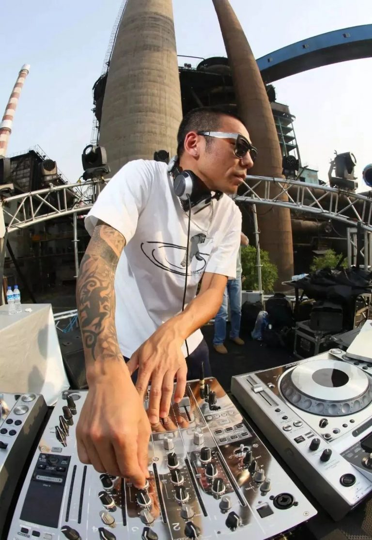 1 Year Anniversary Fluorescent Party | 造梦社